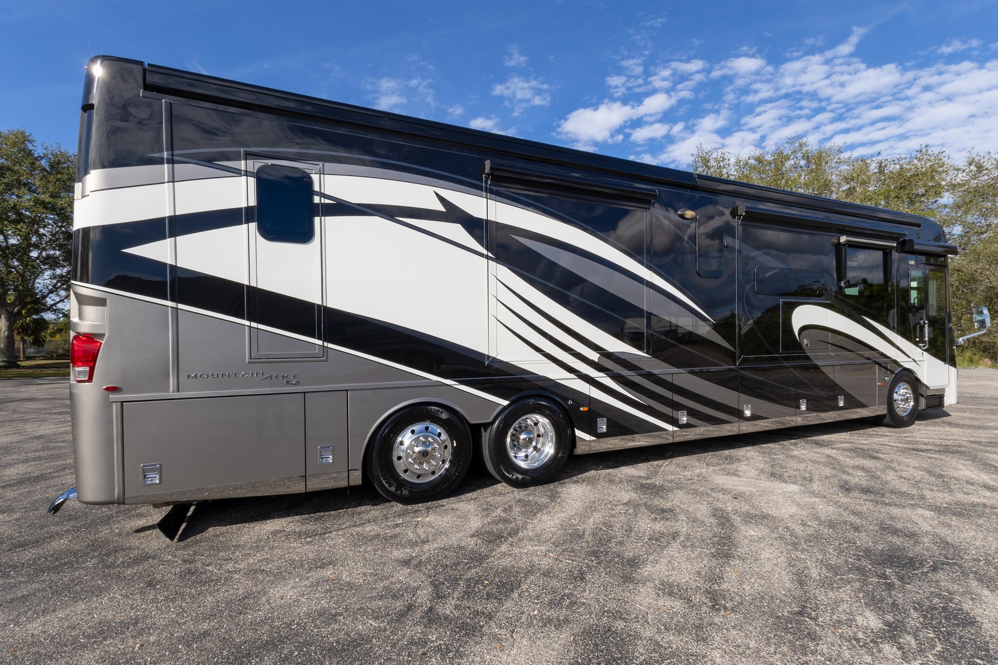 Pre-Owned Motor Coaches - The Motorcoach Store