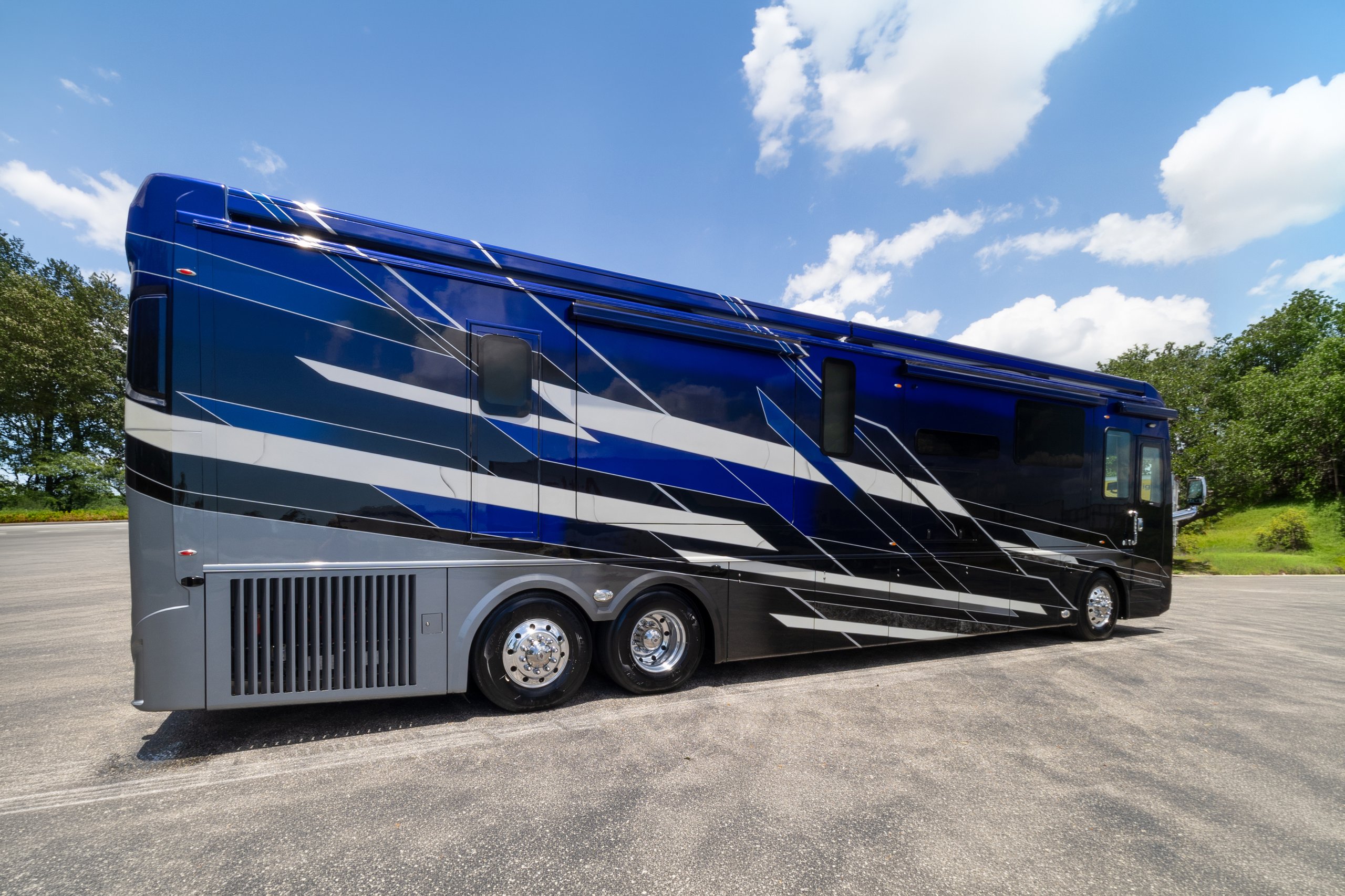 Pre-Owned Motor Coaches - The Motorcoach Store